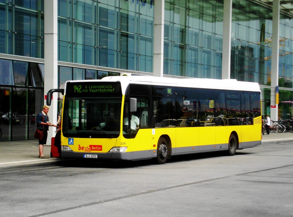 Mercedes-Benz O 530 II (Citaro Facelift) auf der Linie 142 nach U ...