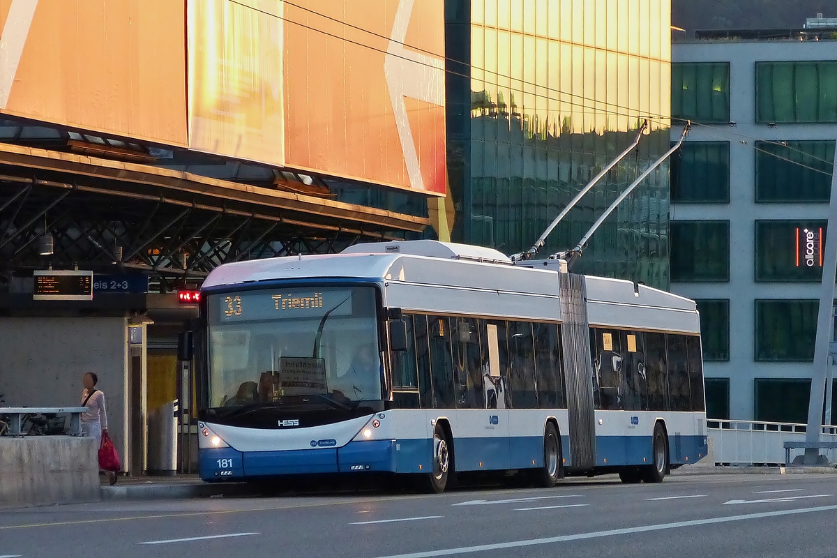 Trolley Bus der VBZ Zürich, aufgenommen an der Haltestelle Hardbrücke ...
