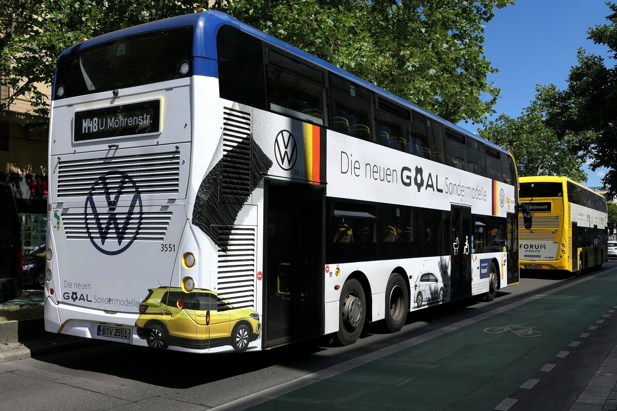 Berlin BVG Buslinie 19 (Büssing Doppeldeckbus Typ D 2 U) vor dem ...