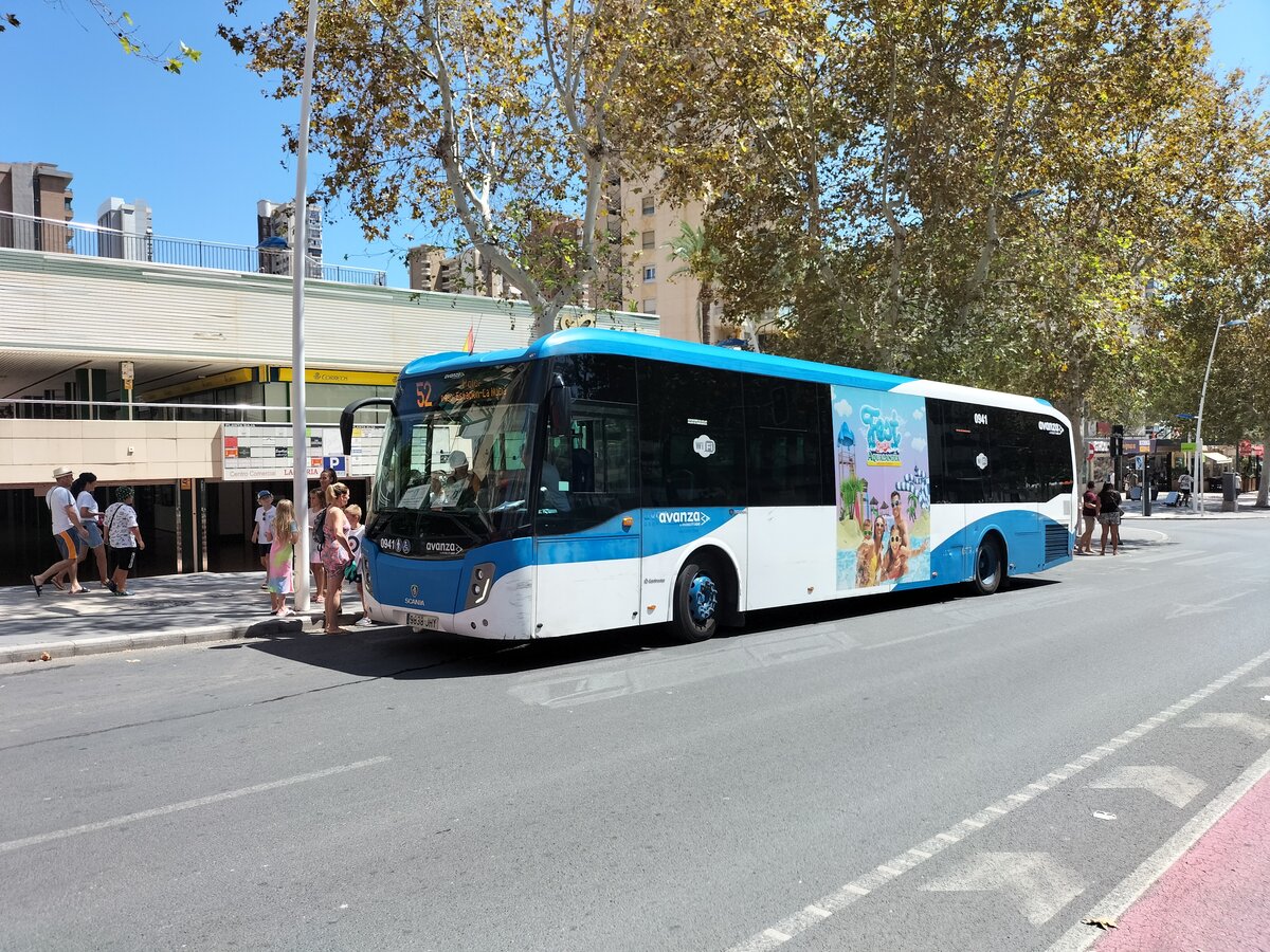 Castrosua Magnus E, Avanza Benidorm, Wagen 0941, in der Avenida de ...
