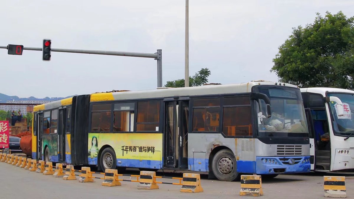 JINGHUA GELENKBUS BK6180D 05/11/2017 in Peking - Bus-bild.de
