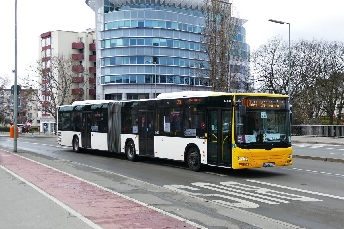 MAN Lion's City DD (Doppelstock) auf der Linie 100 am S+U Bahnhof ...