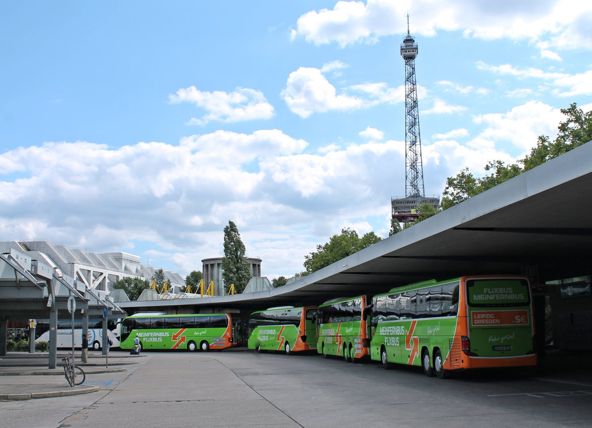 Zentraler Omnibusbahnhof Berlin ZOB Mit Funkturm Und Flixbus Im July