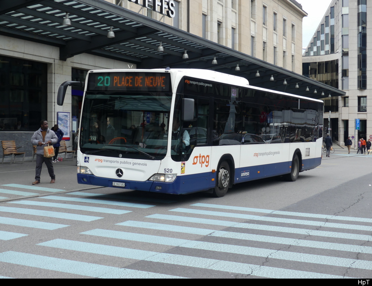 tpg - Mercedes Citaro Nr.520 unterwegs in der Stadt Genf am 16.04.2023 - Bus-bild.de
