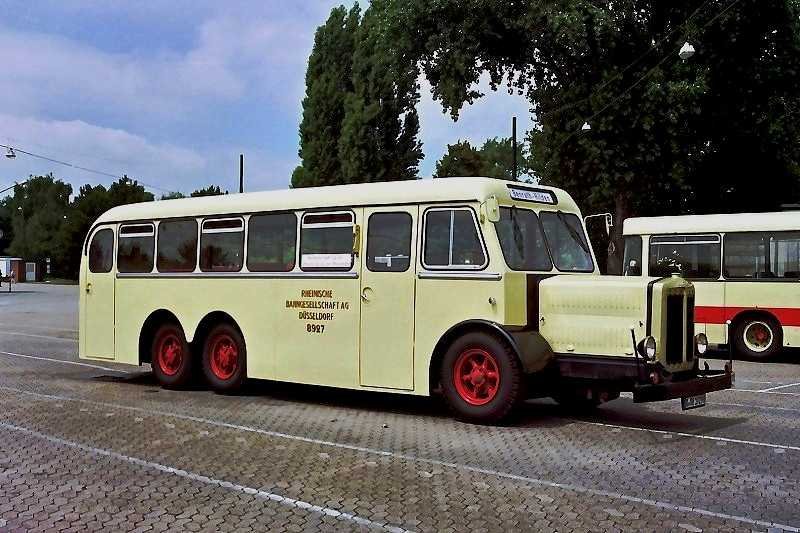 Historischer Bus 8927 der Rheinbahn: Neuaufbau auf originalem Büssing ...