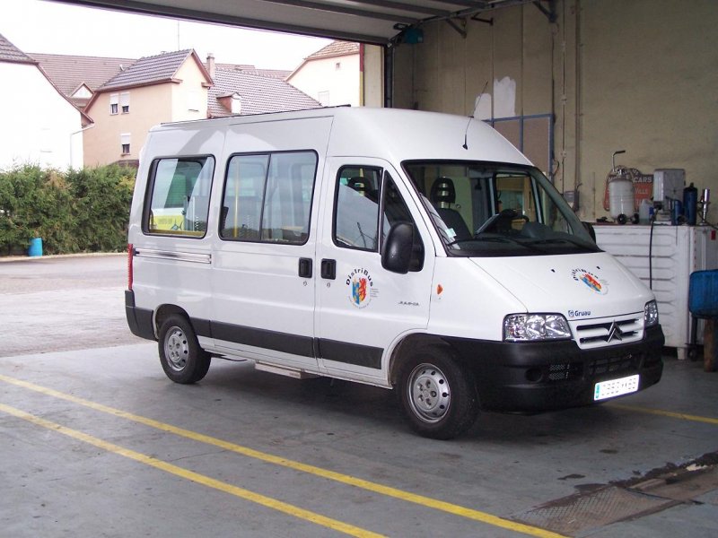 Ein minibus Citroen Jumper. - Bus-bild.de